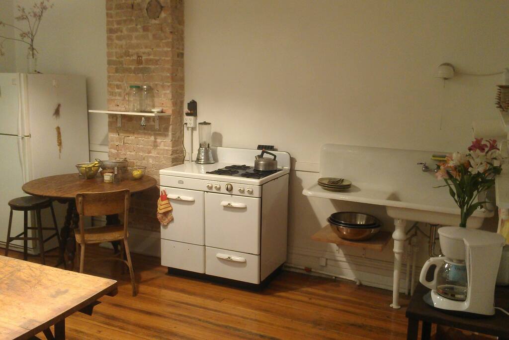 Historic Pullman Art Studio 2-Flat - Apartments for Rent in Chicago