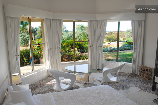 @ Dog Rocks Sunrise Garden Room in Batesford