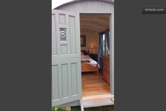 Unique St. Ives Shepherd Hut in St. Ives