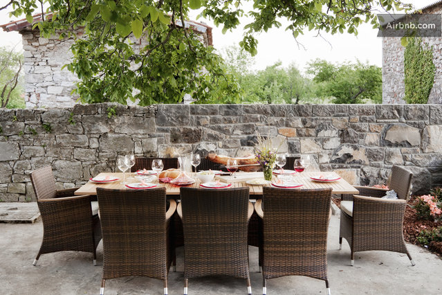 ana pravca, Karst holiday home in Divača